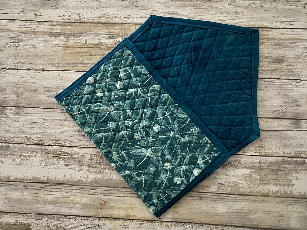 Leisurely Scroll Quilted iPad Cover Pattern - We Like Sewing