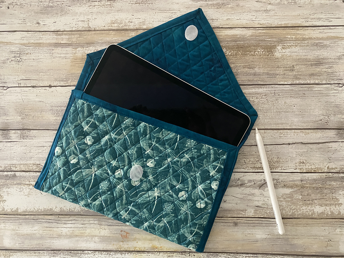 Leisurely Scroll Quilted iPad Cover Pattern - We Like Sewing