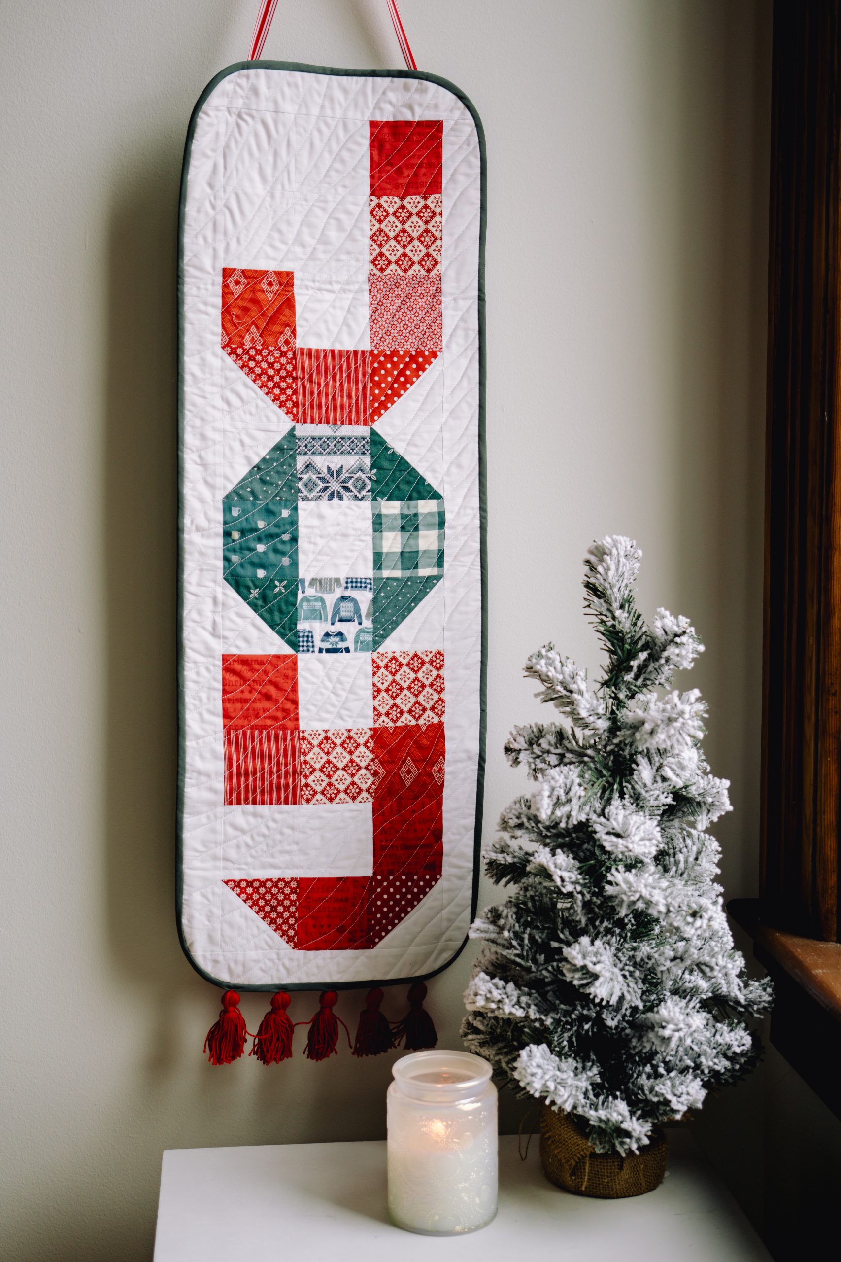 Christmas Joy Front Door Quilt - We Like Sewing